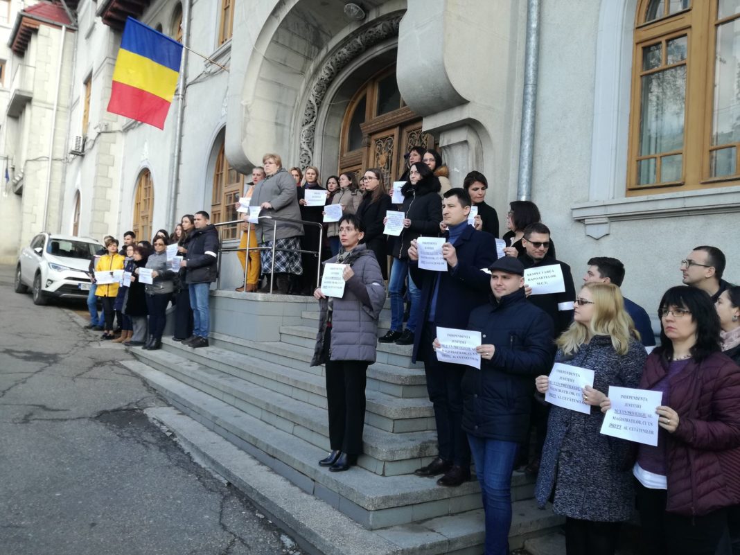 Cinci magistraţi din Iaşi se alătură protestelor de susţinere a ...